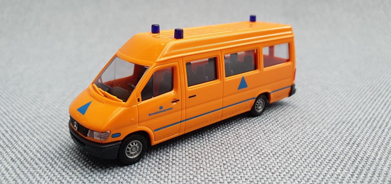 Busch 47852 Mercedes-Benz Sprinter Katastrophenschutz - Nimma Modelspoor